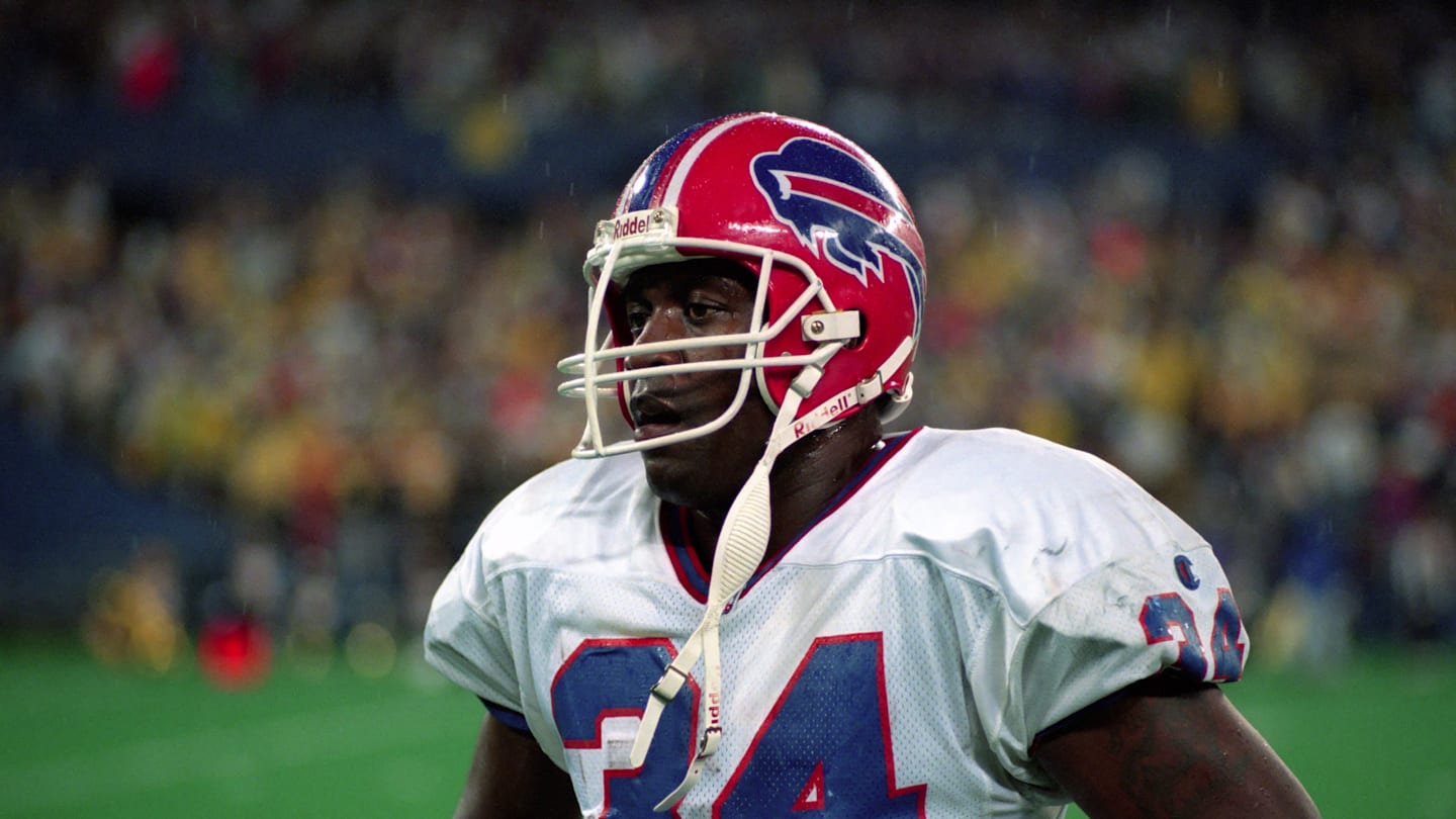 Bills’ weirdest moment began with a missing helmet in the Super Bowl