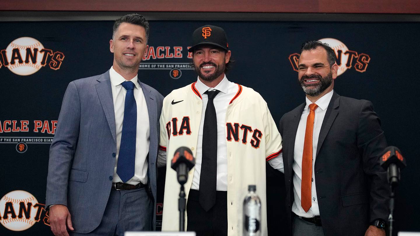 SF Giants should target division rival first baseman in free agency