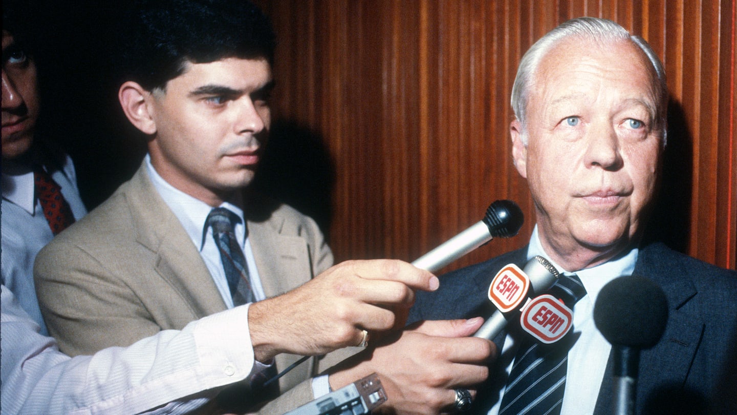 On This Day: Lee MacPhail sides with KC Royals