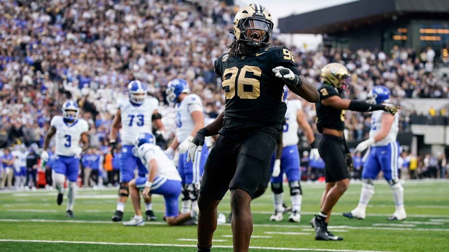 Exclusive: How Khordae Sydnor Got His Love For Football Back at Vanderbilt