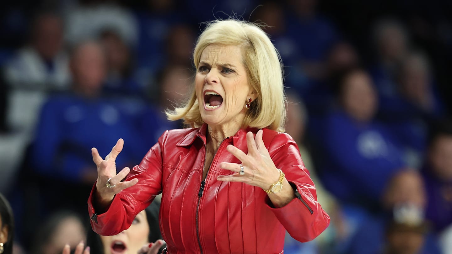 Kim Mulkey calls out South Carolina reporter enjoying mozzarella stick ...
