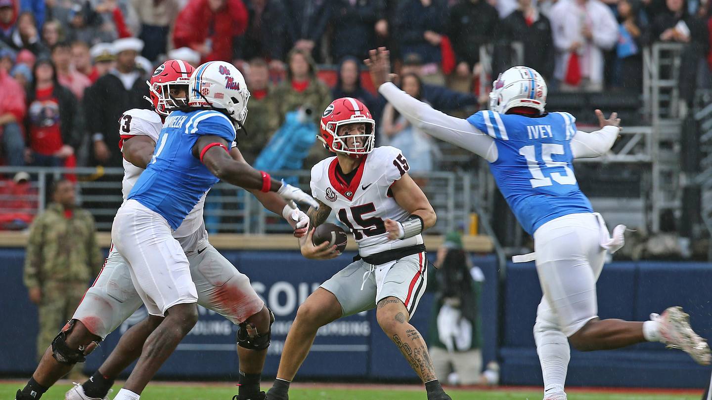 FINAL: Georgia Bulldogs Stunned by Rebels in Oxford