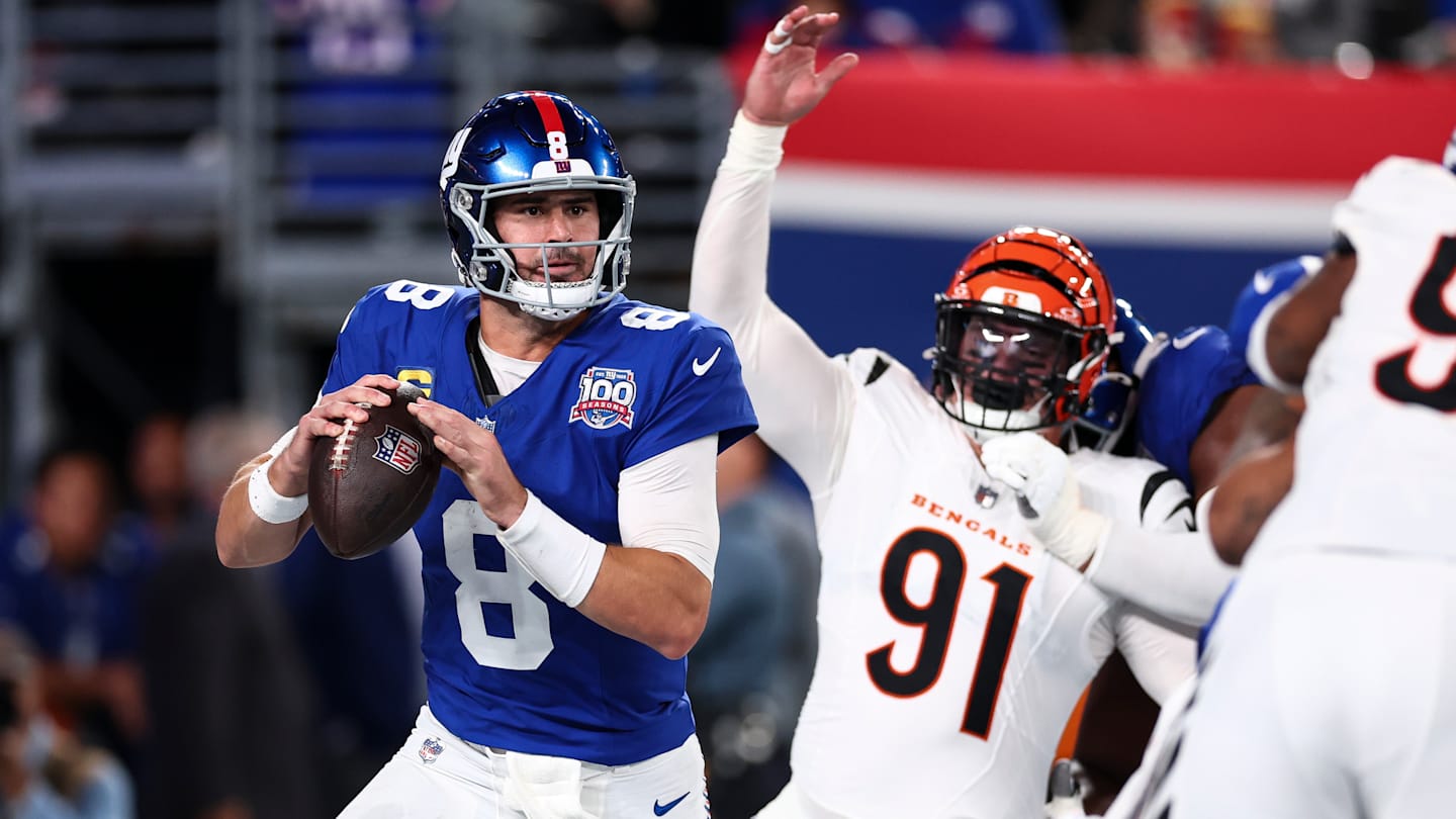 This embarrassing Daniel Jones stat makes the Giants' SNF loss 651 ...
