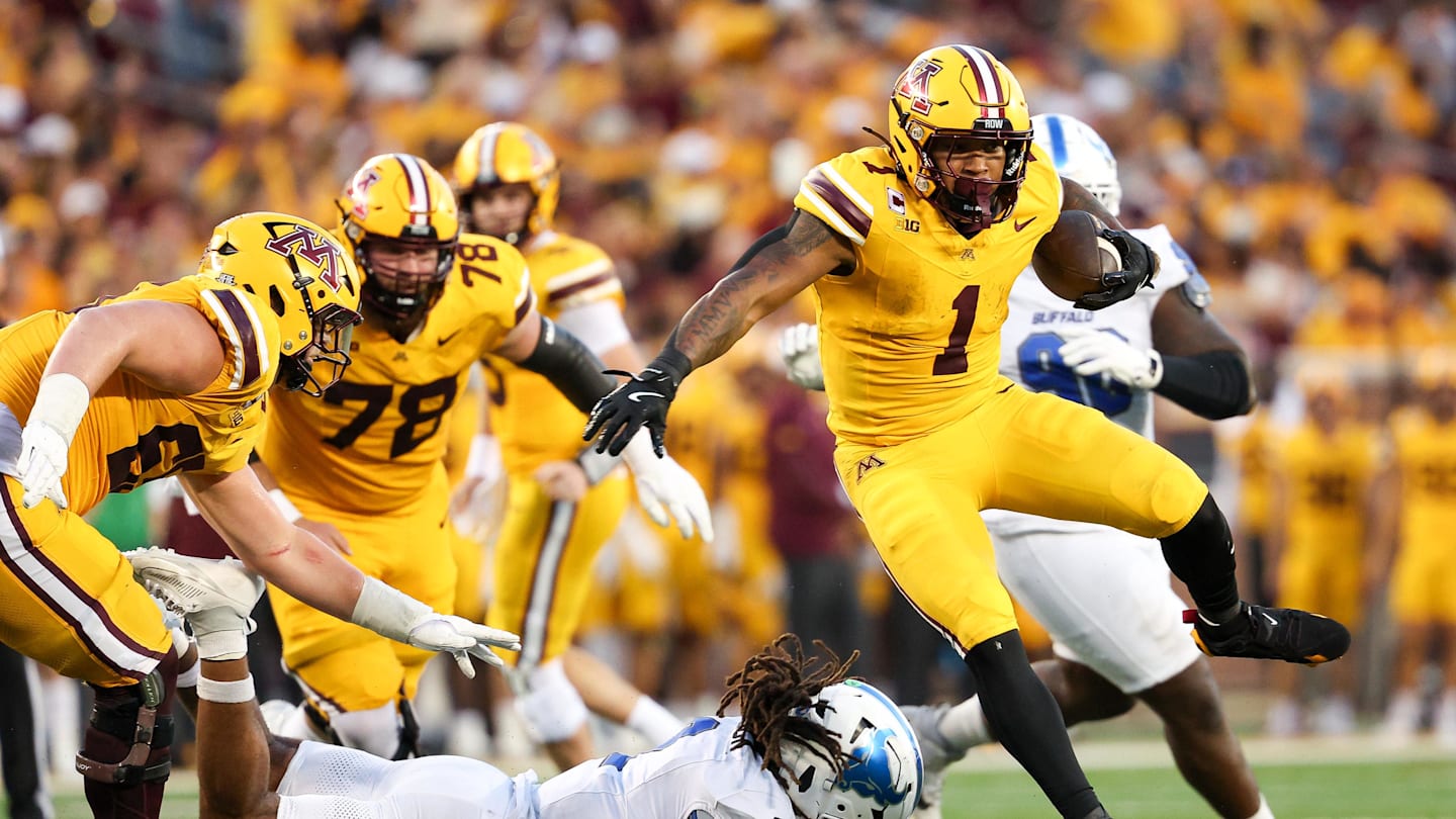 Gophers pull away late to comfortably win season opener over Buffalo