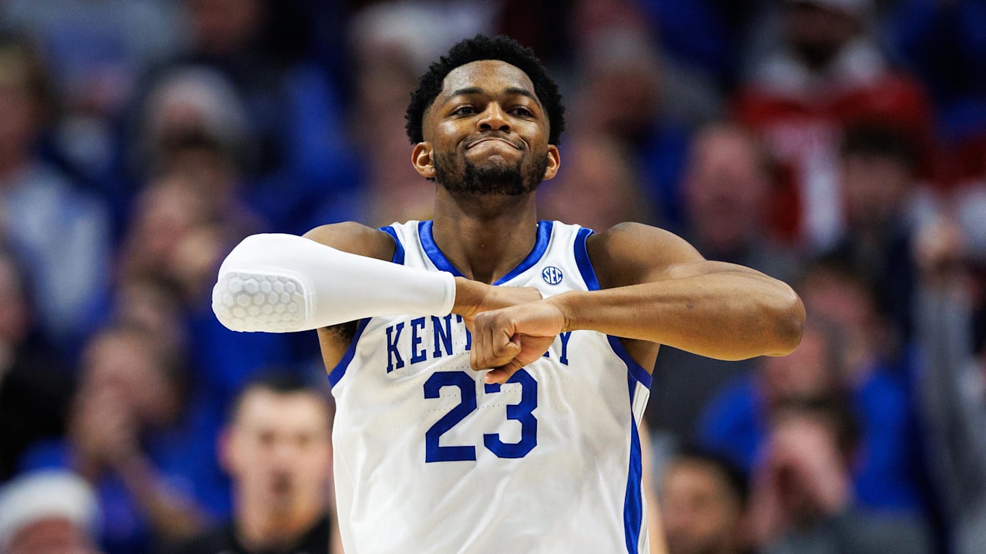 A huge second-half surge leads Kentucky to a 72-60 win over Indiana in ...