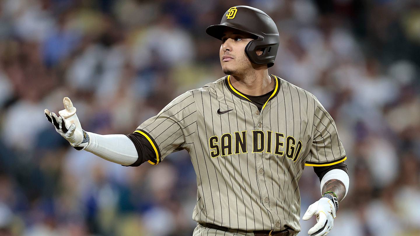 Dave Roberts, Manny Machado war of words keeps Dodgers-Padres drama ...