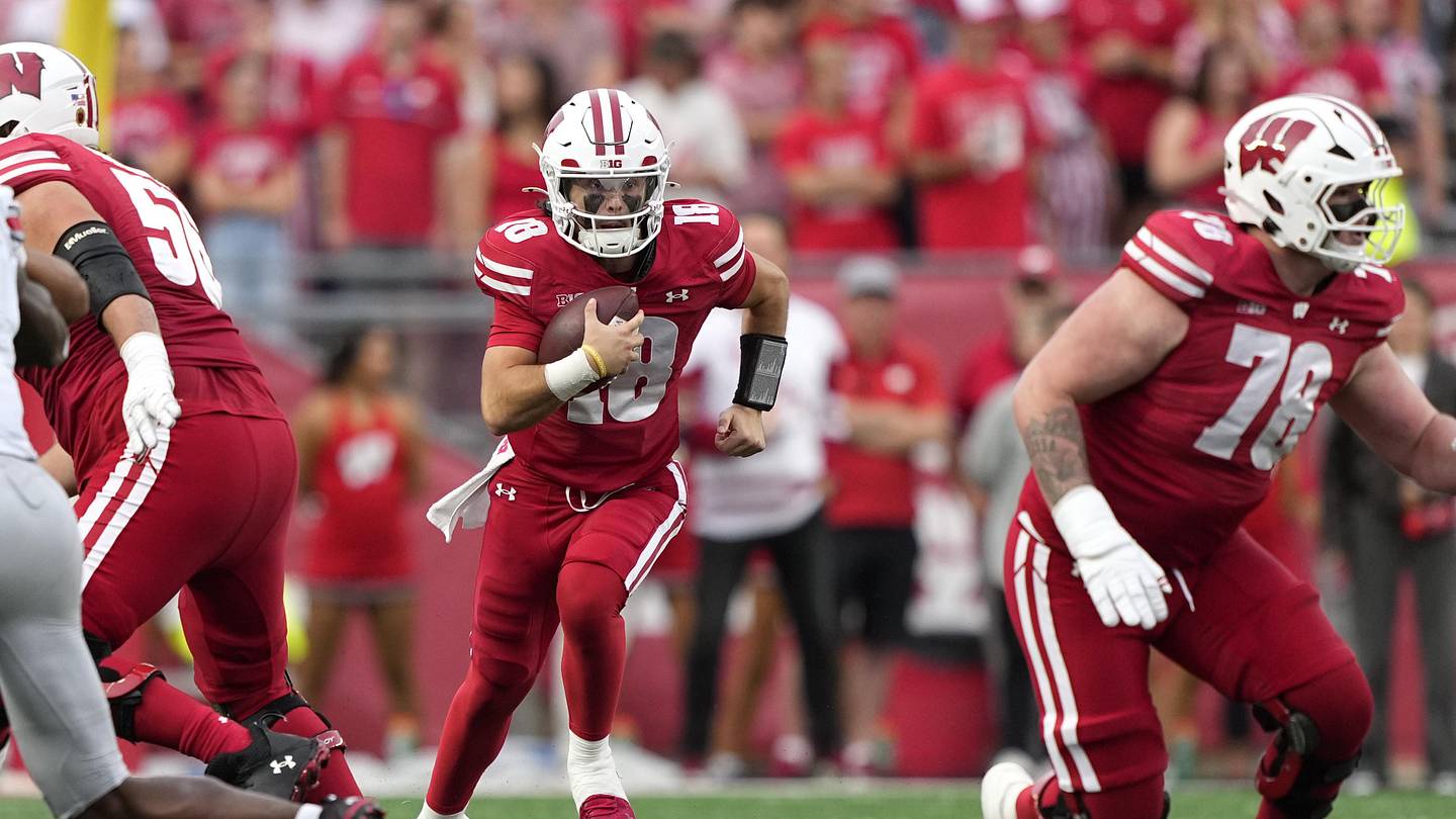 Wisconsin Badgers make surprising quarterback change against Washington ...
