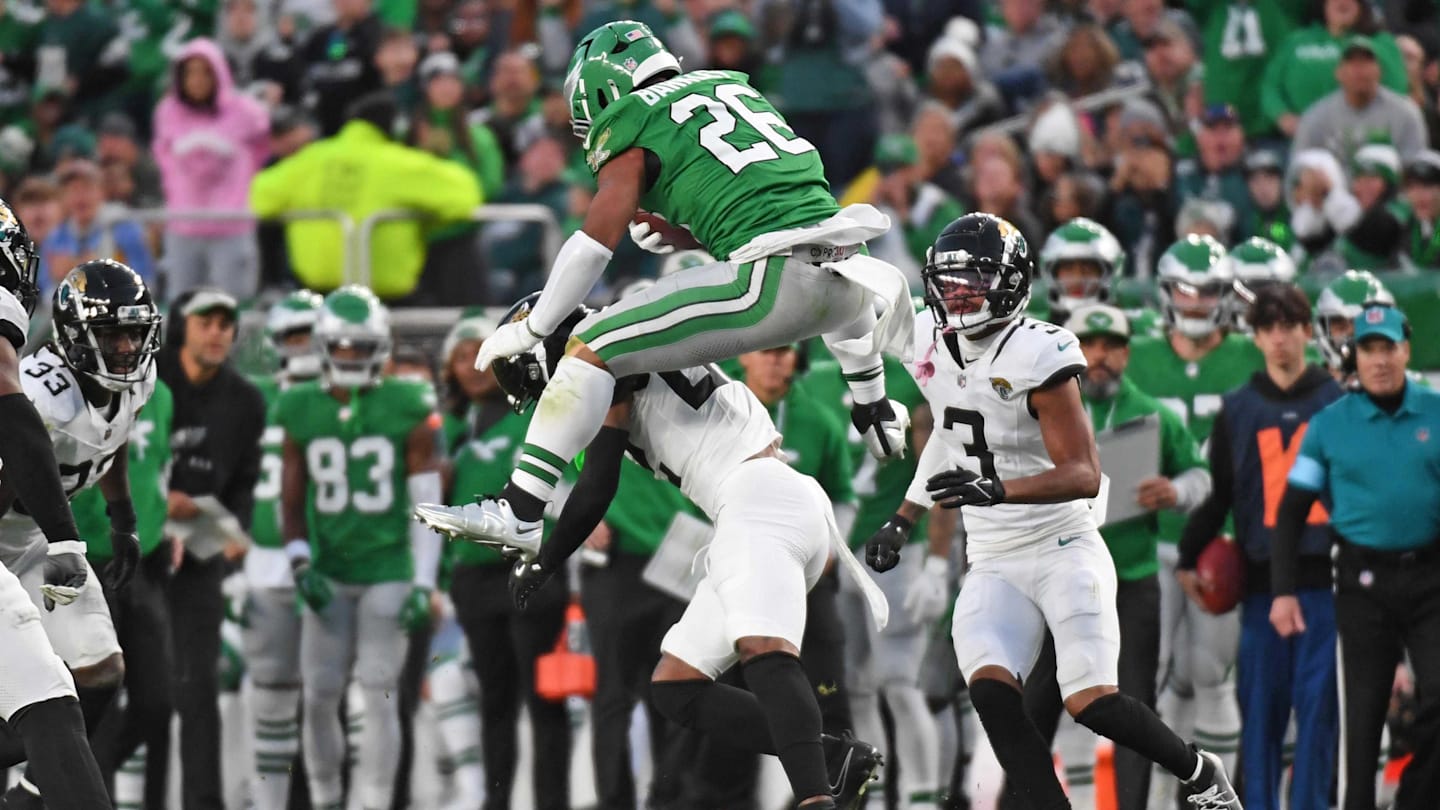 Eagles fans are losing it over Saquon Barkley's backwards hurdle (again)