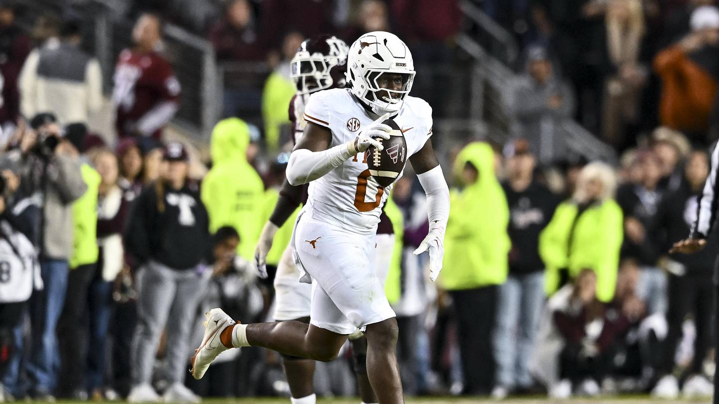 Texas Longhorns LB Anthony Hill Credits Kyle Field Environment 'It Was ...