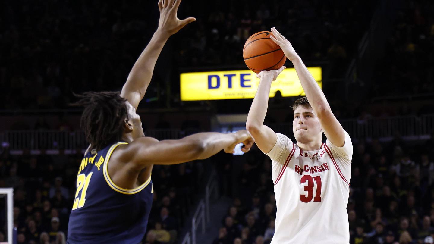 Wisconsin Coach Greg Gard gives encouraging update on injured center ...