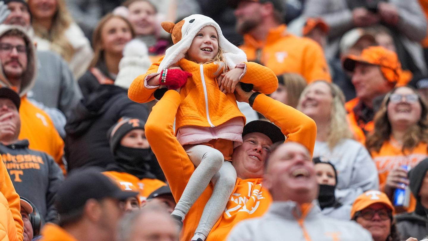Five-Star Tennessee QB already making an impact off the field