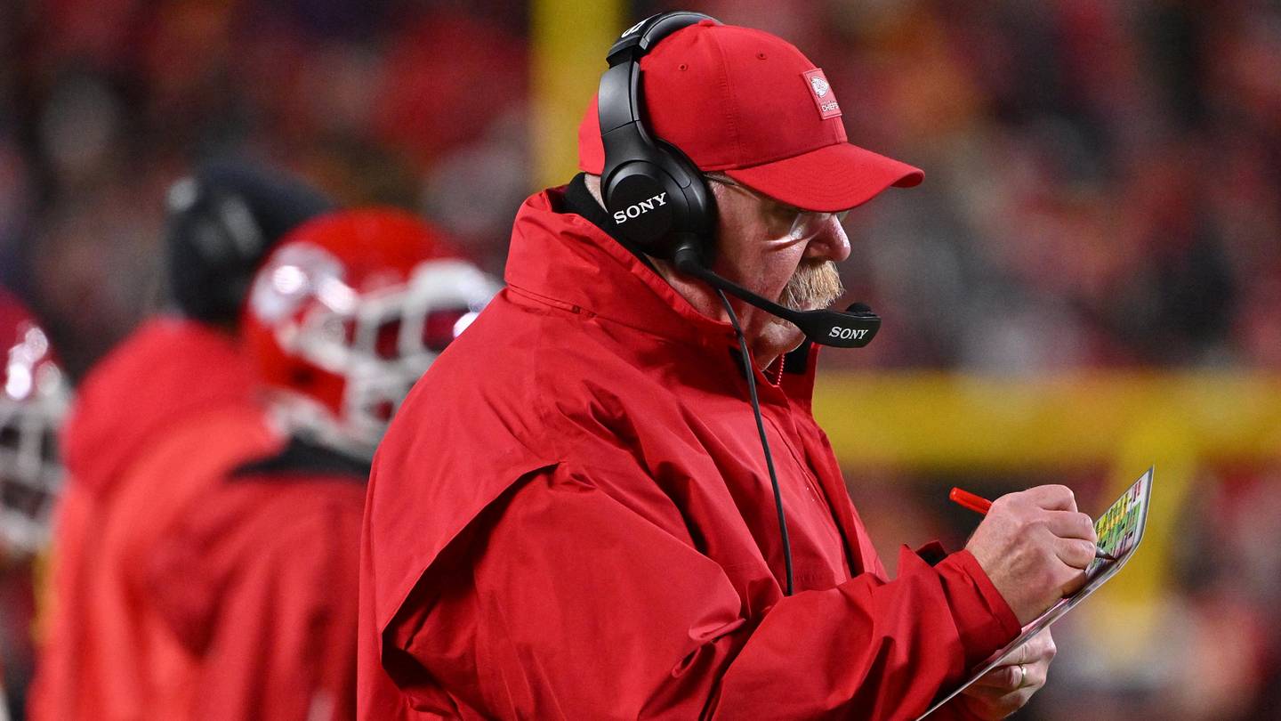 Chiefs' Reid Weighs In on Weighty No-Call