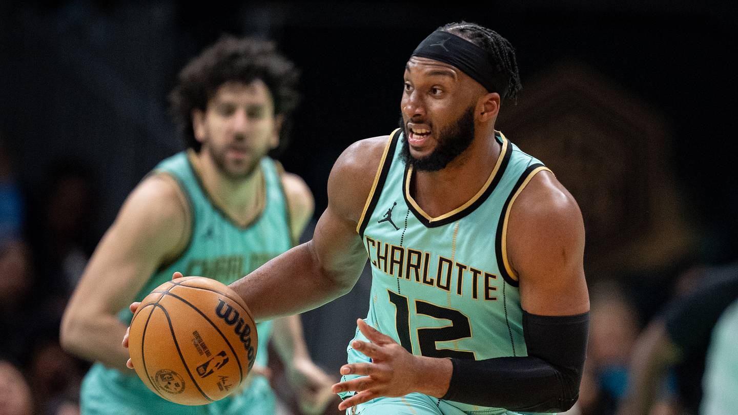 It took less than two weeks for Hornets newcomer to be a fan favorite