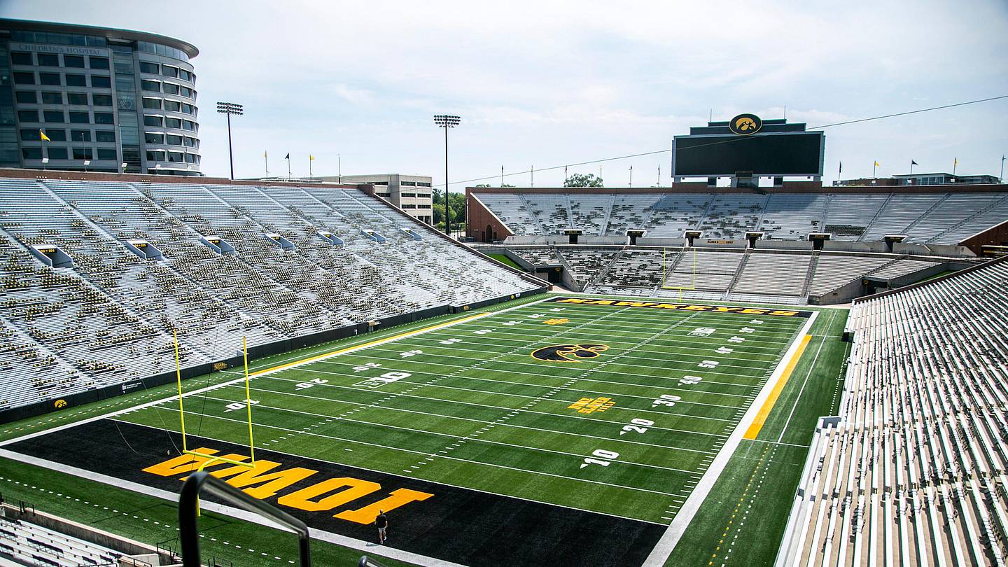 Iowa Football takes advantage of another coach's firing, offering 2026 ...