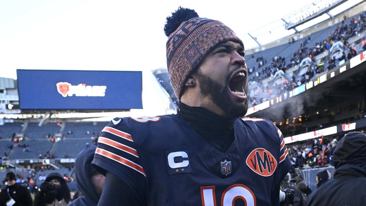 Caleb Williams (once again) did something Bears QBs have never done