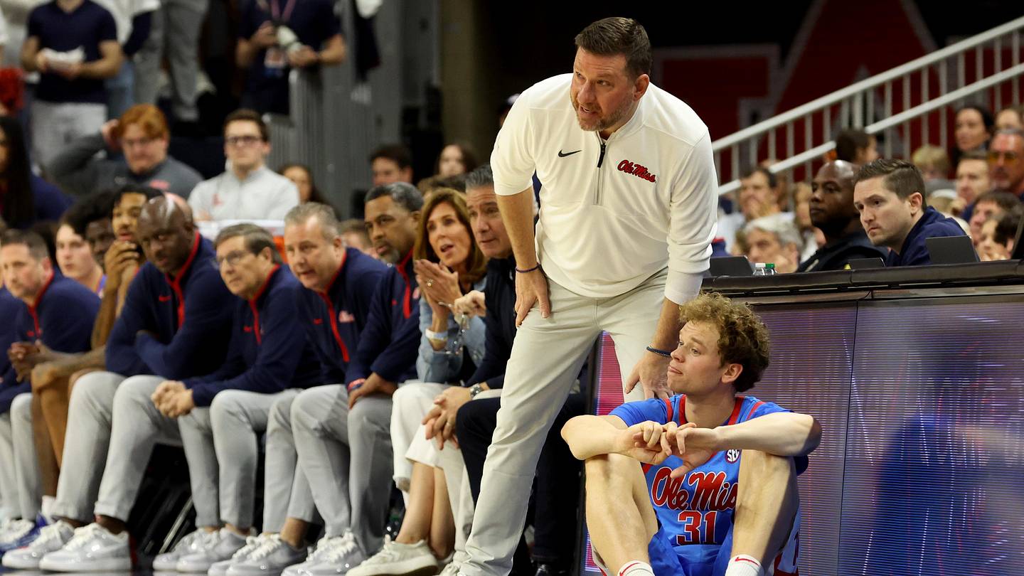 Ole Miss basketball snaps depressing 10-game skid with massive win over ...