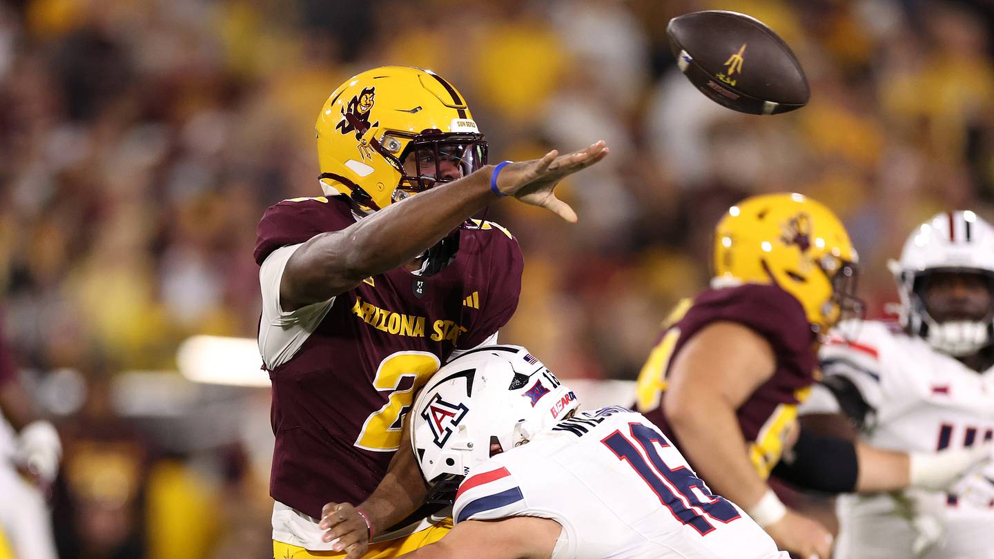 Arizona State clings to few votes in last regular season AP Top 25 poll