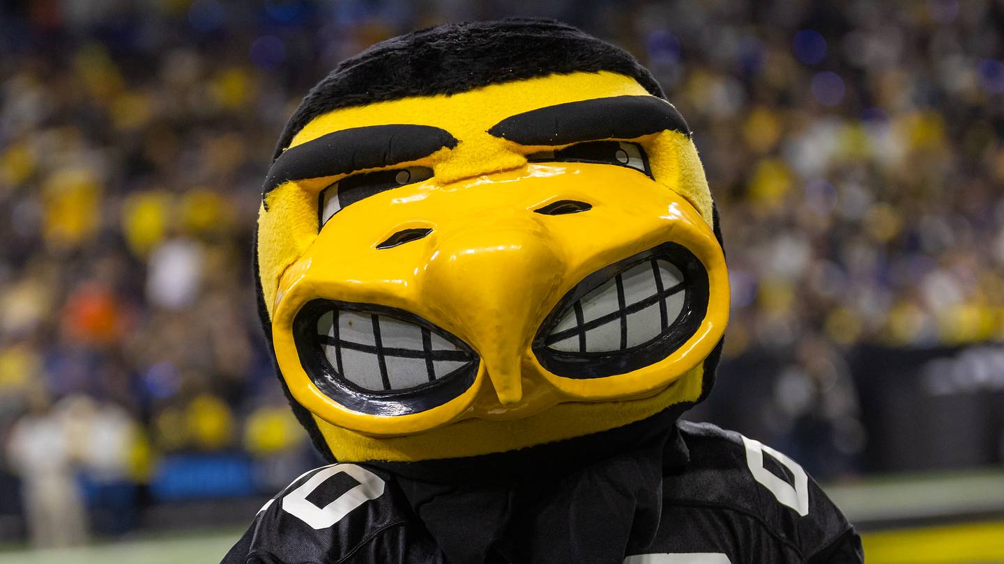 Hawkeyes News Round-Up: Many 2024 schedule kickoff times announced ...
