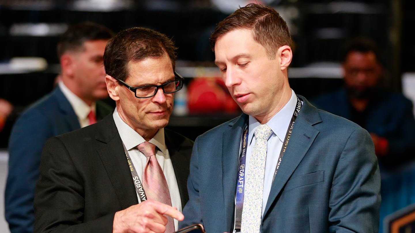 Boston Bruins fans can’t ignore the signs building around an obvious ...