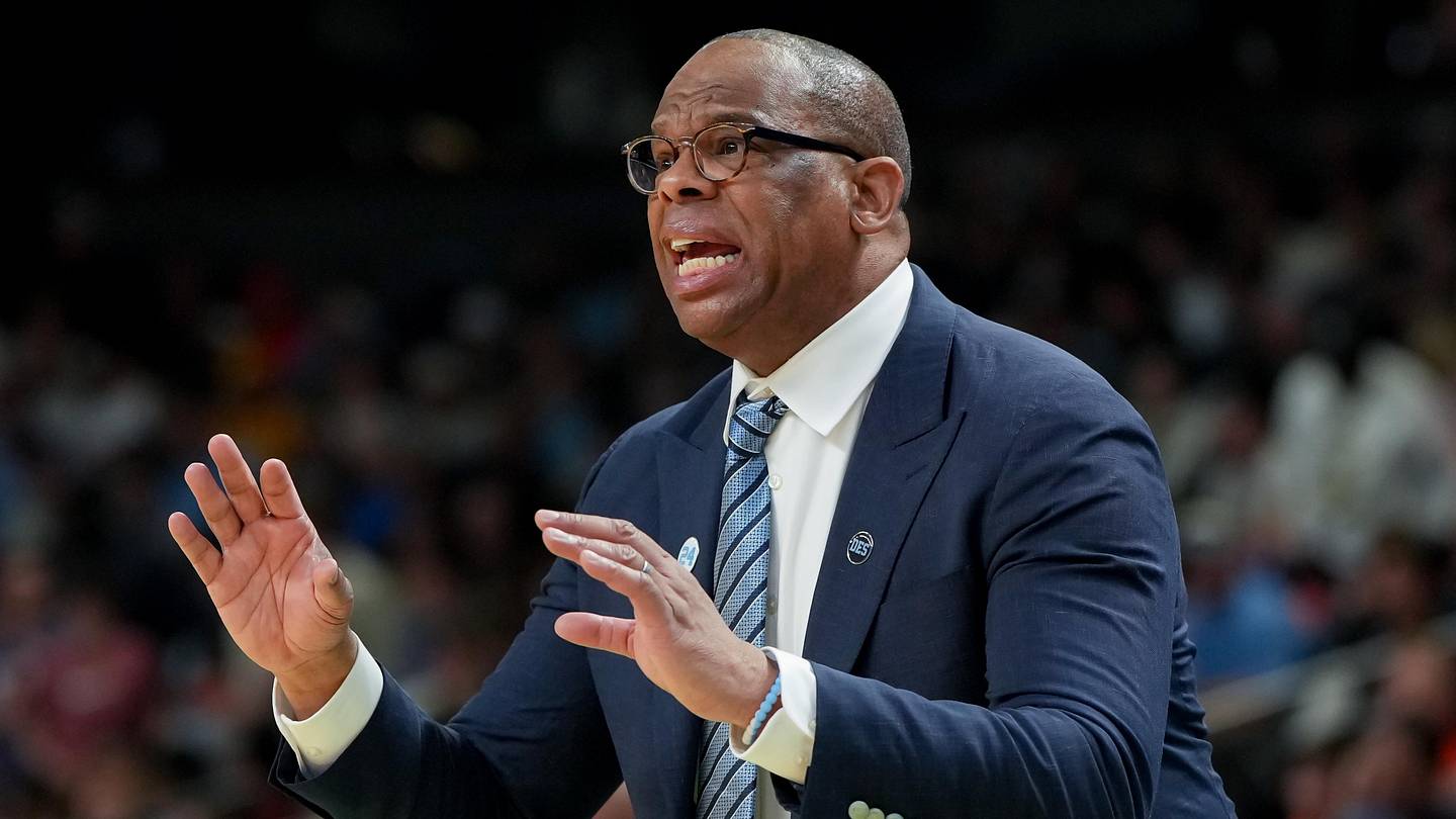 Evaluating Hubert Davis’ Track Record in NCAA Tournament at UNC
