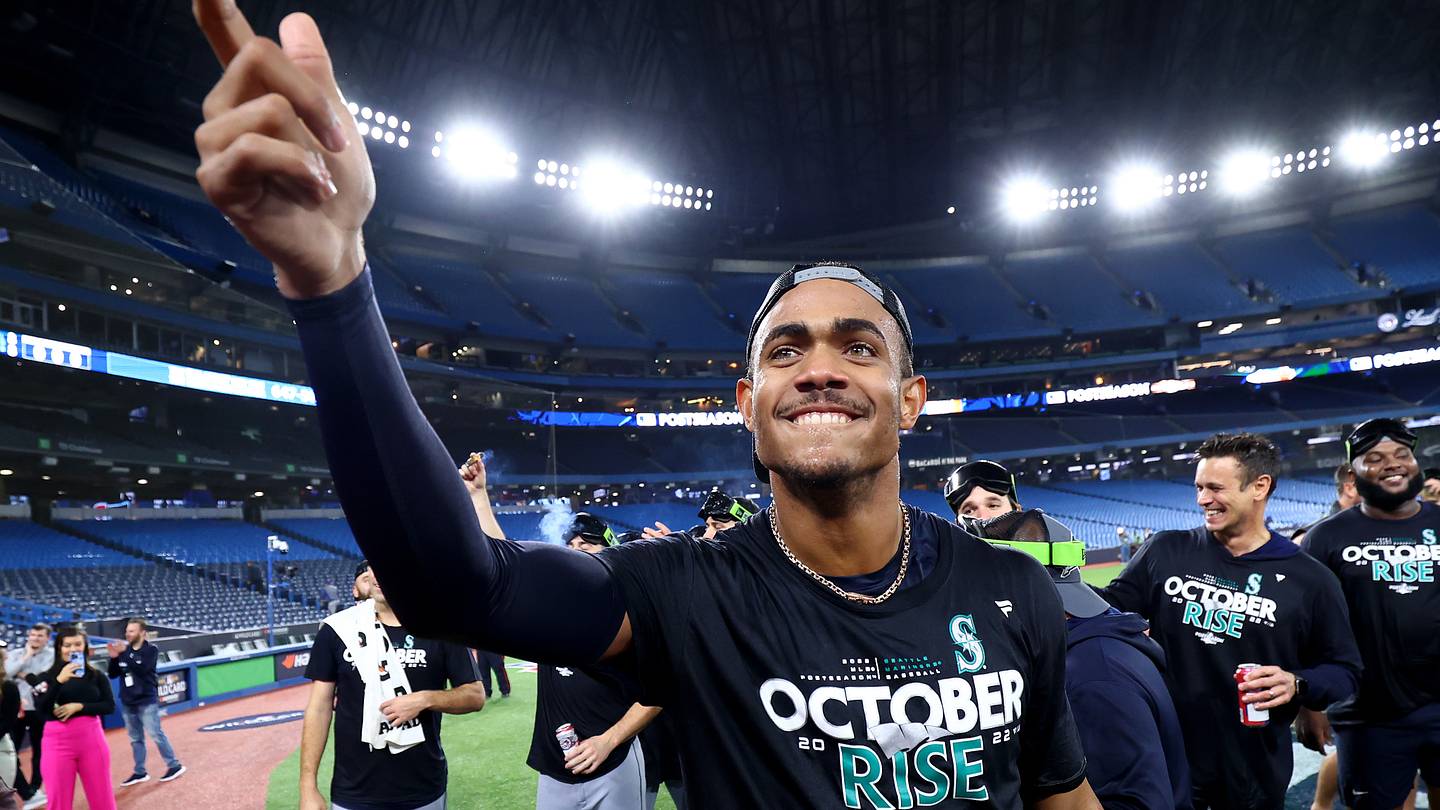 Mariners fans rejoice, Aaron Goldsmith is staying on in Seattle!