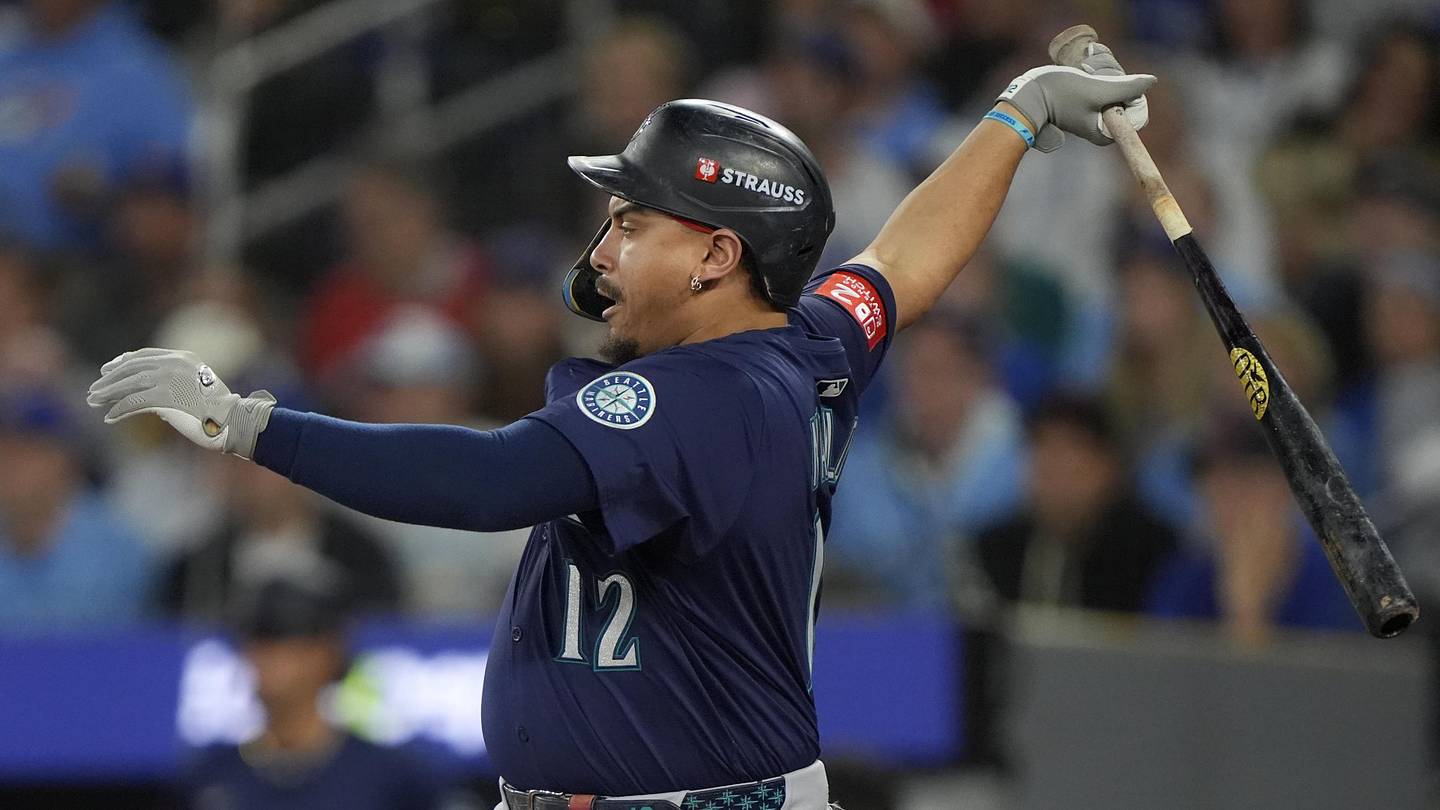 Sources say the Mariners have re-signed 'top priority', free agent 1B ...