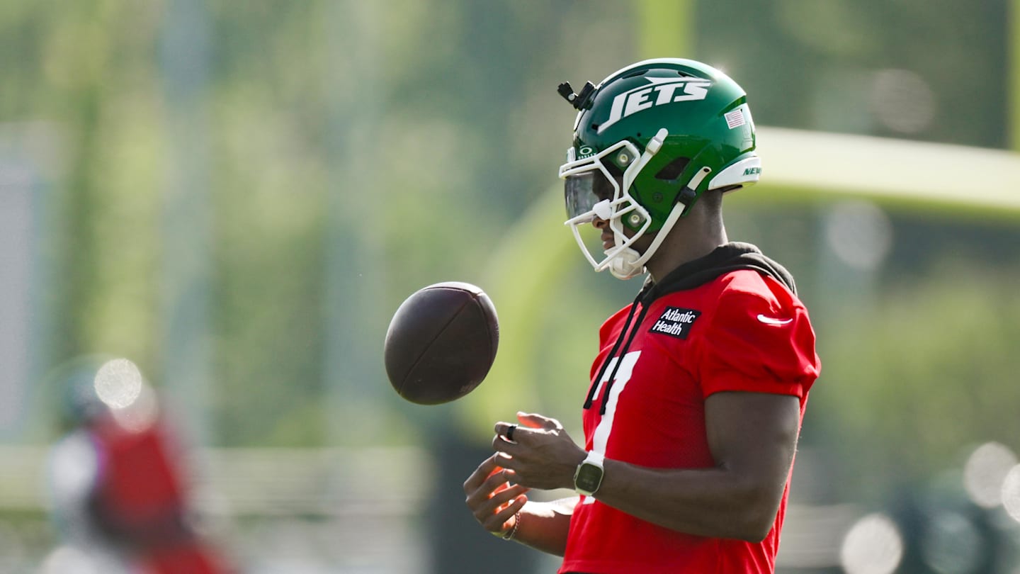 Jets player makes bold Justin Fields prediction that fans will love