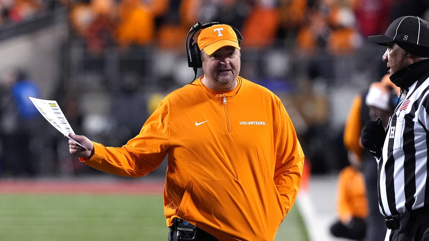 5-star Tennessee football target gives Vols fans hope but there's a catch