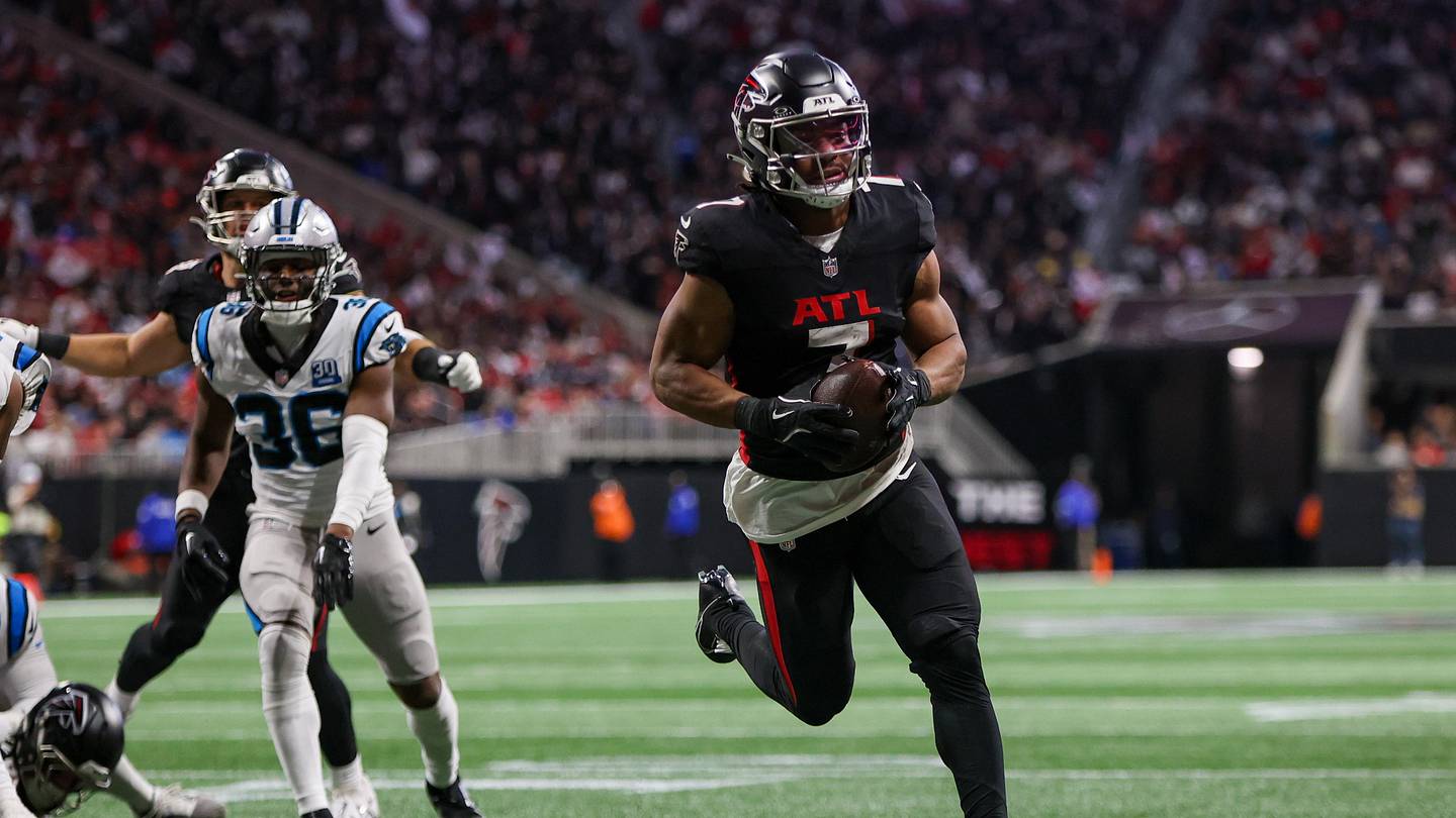 Bijan Robinson Pokes Fun at Micah Parsons, Dallas Cowboys