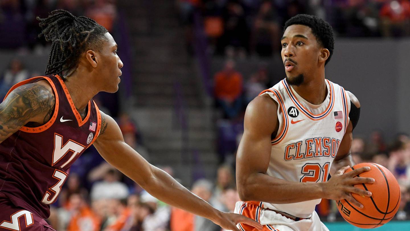 Redshirt Freshman Continues Rise For Clemson Basketball From Off the Bench
