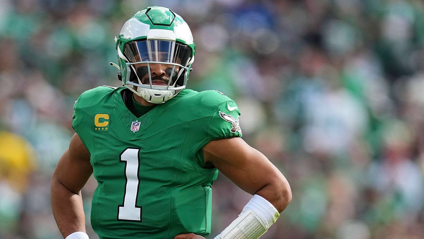 Incredible Jalen Hurts stat shows something only 4 QBs have done since 2000