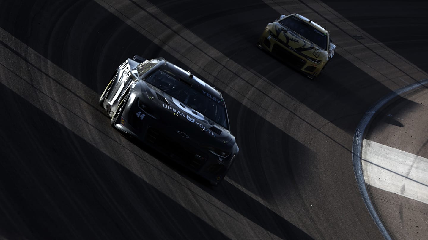 NASCAR team, veteran driver returning for first race in months