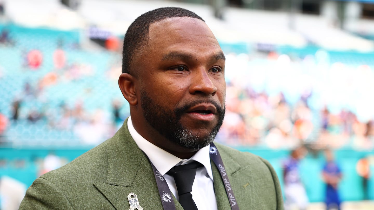 Dolphins make their opinion on Champ Kelly crystal clear (and it's not ...