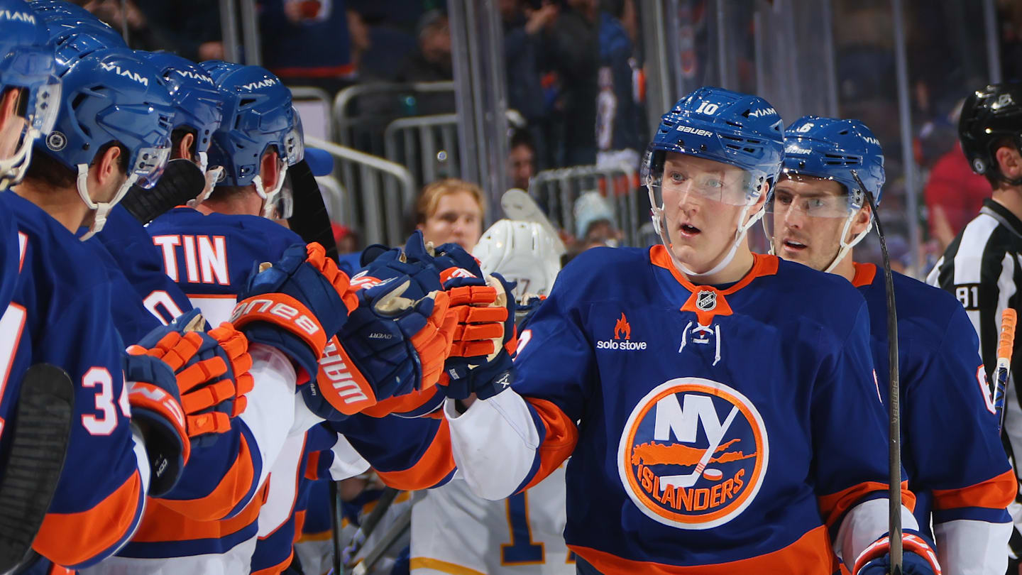 A confident Simon Holmstrom accomplishes rare NY Islanders multi-goal feat