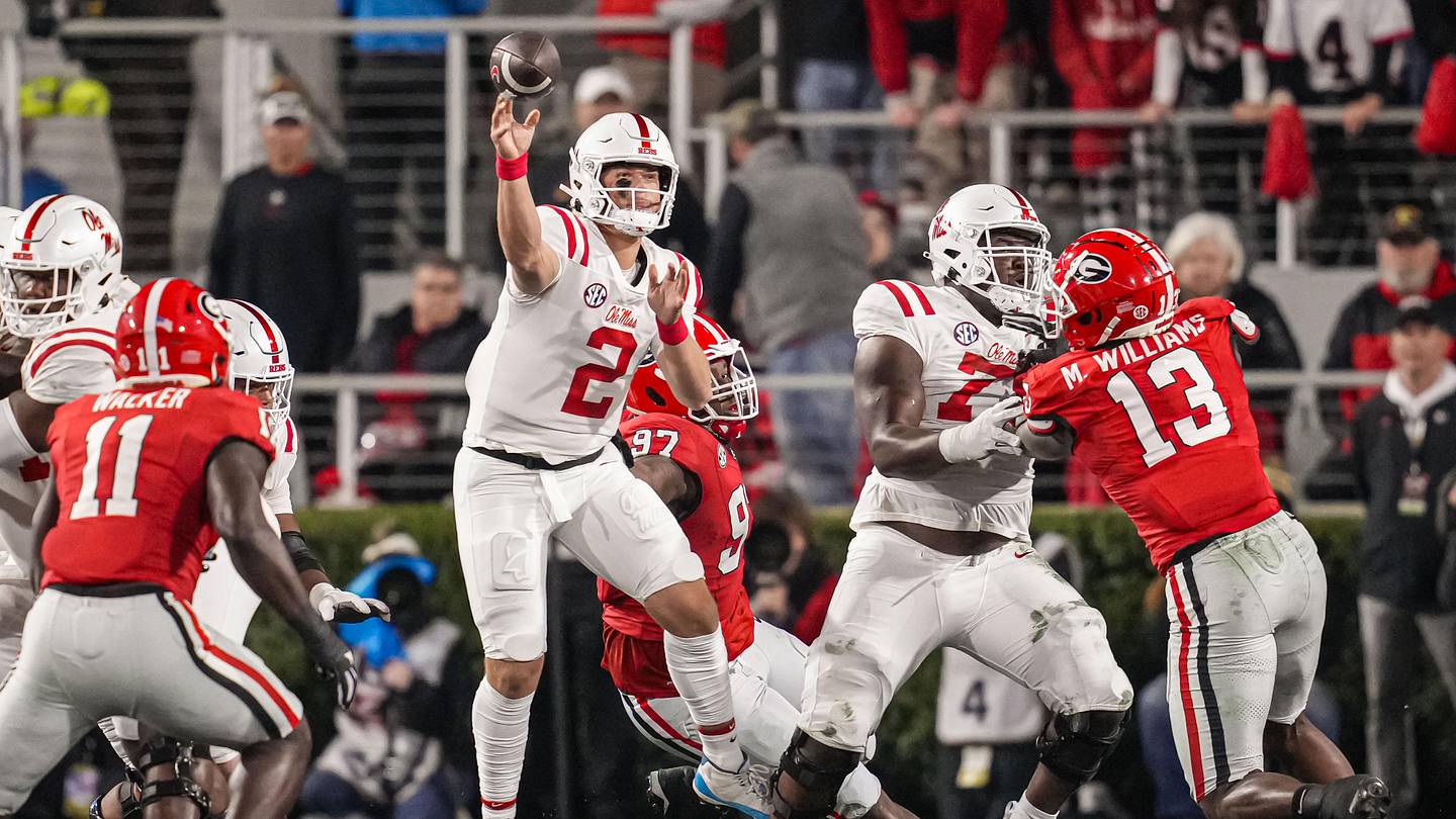 SEC Quarterback Deems Sanford Stadium 'Best Atmosphere' in College Football