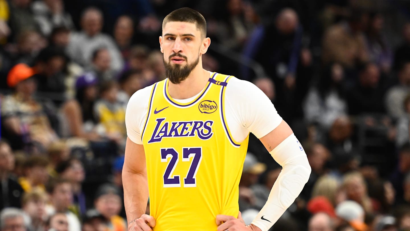 Lakers must be realistic about what they can expect from Alex Len