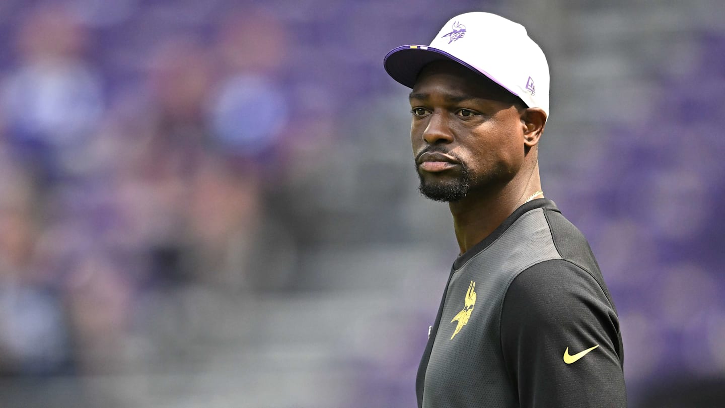 Vikings coach just exposed team's biggest weakness (with a subtle shot at Bears)