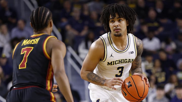 Michigan basketball creeping in on the top spot in latest AP rankings