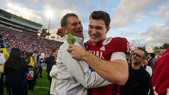 $2.6 million college football QB predicted to join disappointing NFL team