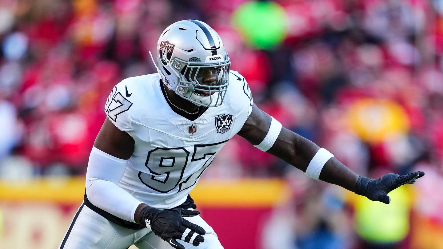 Chiefs take a chance on former rival with latest defensive line signing ...