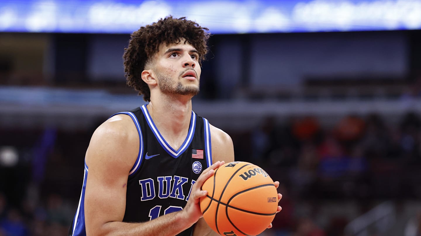 Duke Outlasts Arkansas as Cameron Boozer Dominates the Paint