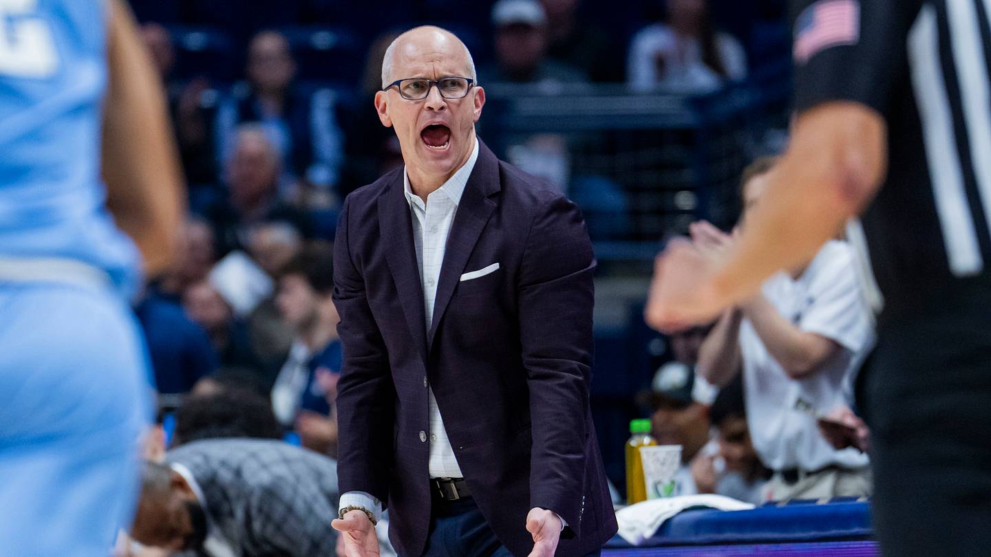 Defending Koa Peat among keys to UConn Basketball beating Arizona in ...