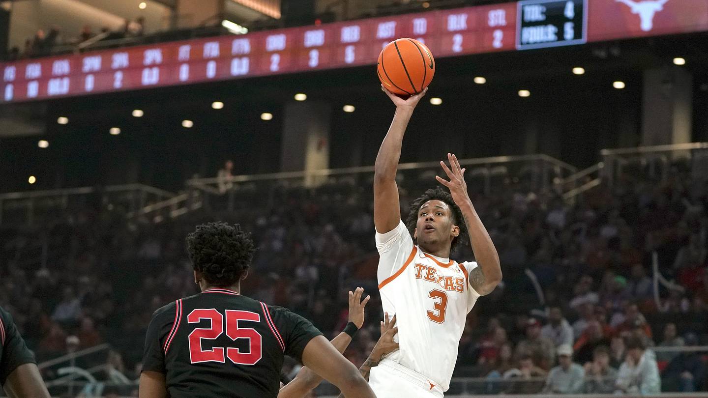 Texas Longhorns Guard Dailyn Swain Shines in Win Over No. 22 Georgia