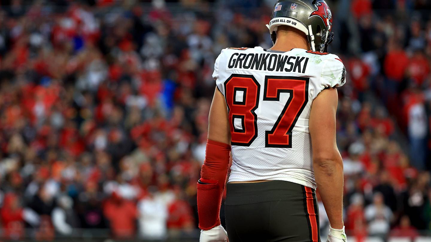 Rob Gronkowski makes bold statement about he and Tom Brady's former team