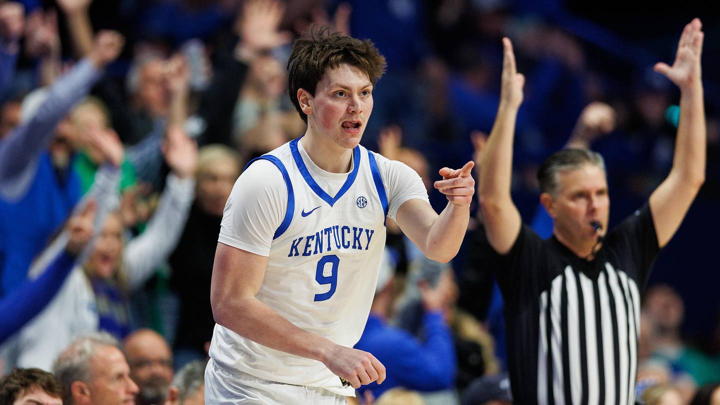 Kentucky basketball Freshman duo go off as Cats outlast the Vols 75-64