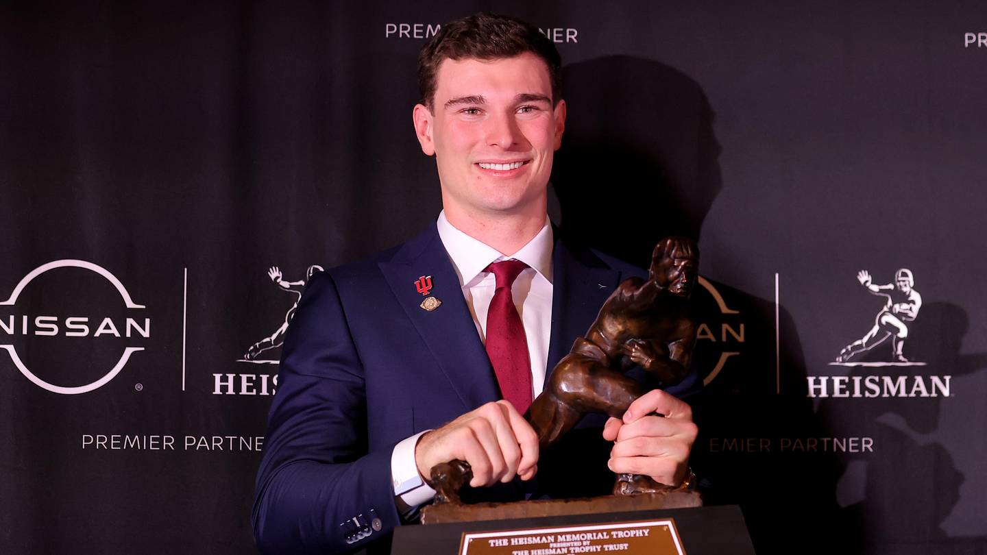 Fernando Mendoza Reveals How DeVonta Smith Inspired Message of QB's ...