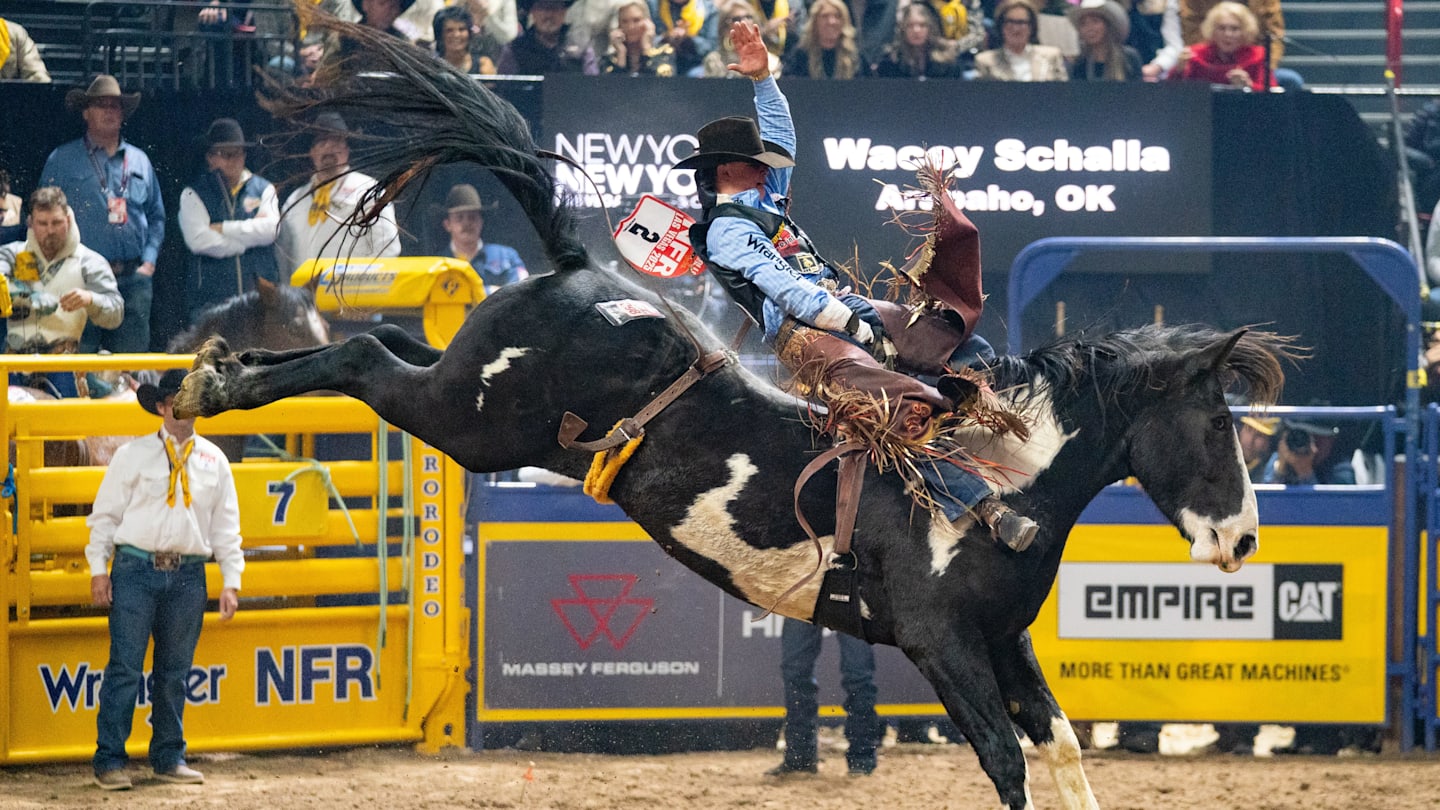 Wacey Schalla Sets PRCA Record While Battling For World Championship
