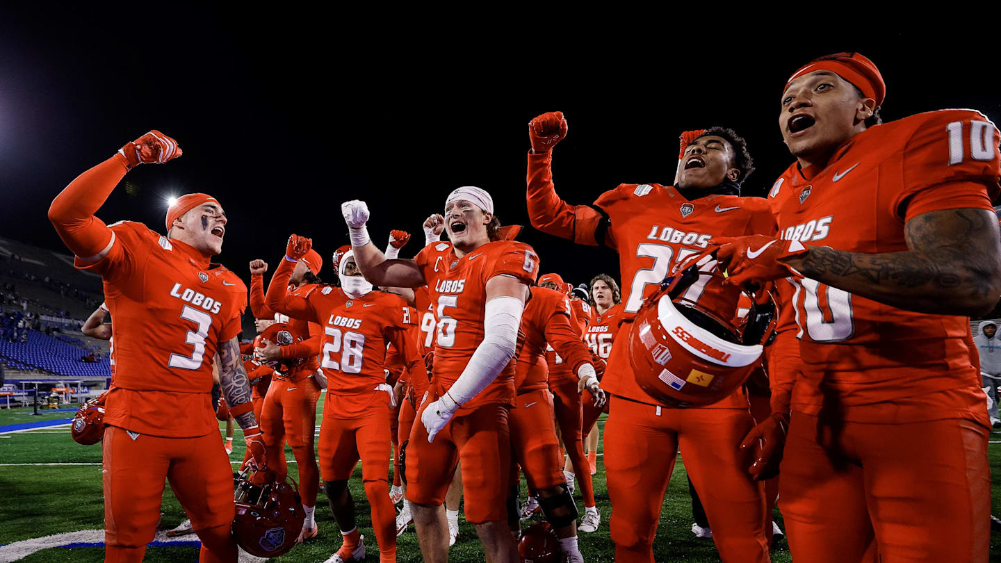 Gophers open as favorites over New Mexico in Rate Bowl matchup