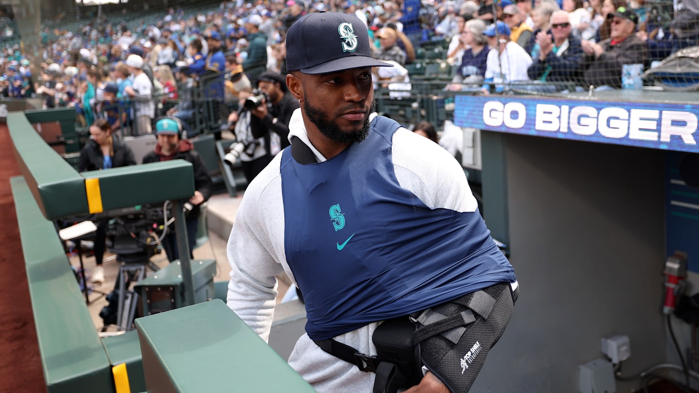 Mariners News: Brutal Victor Robles update, Logan Gilbert timeline, Cal ...