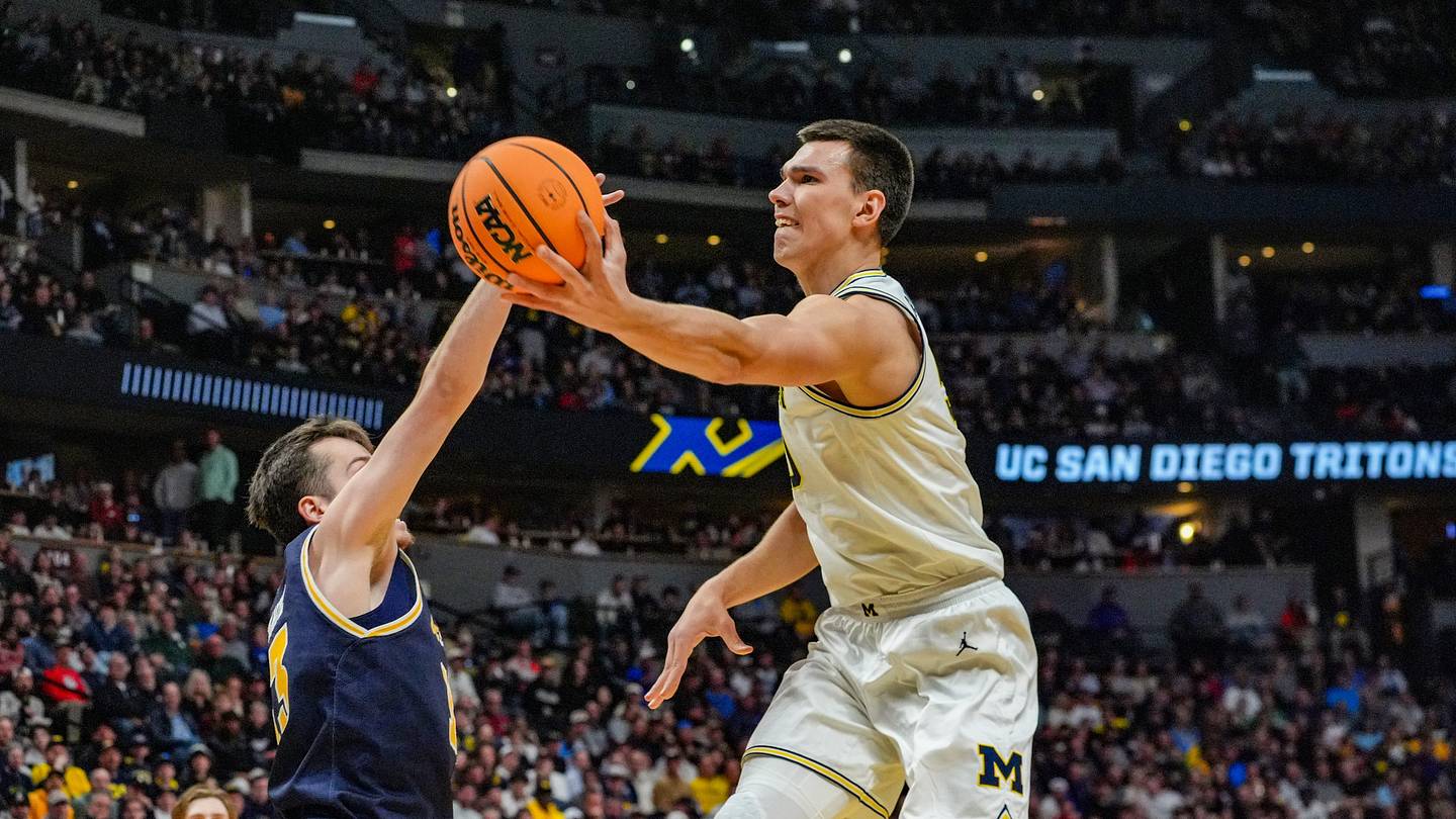 Predicting final score of Michigan basketball vs. Texas A&M in Round of ...